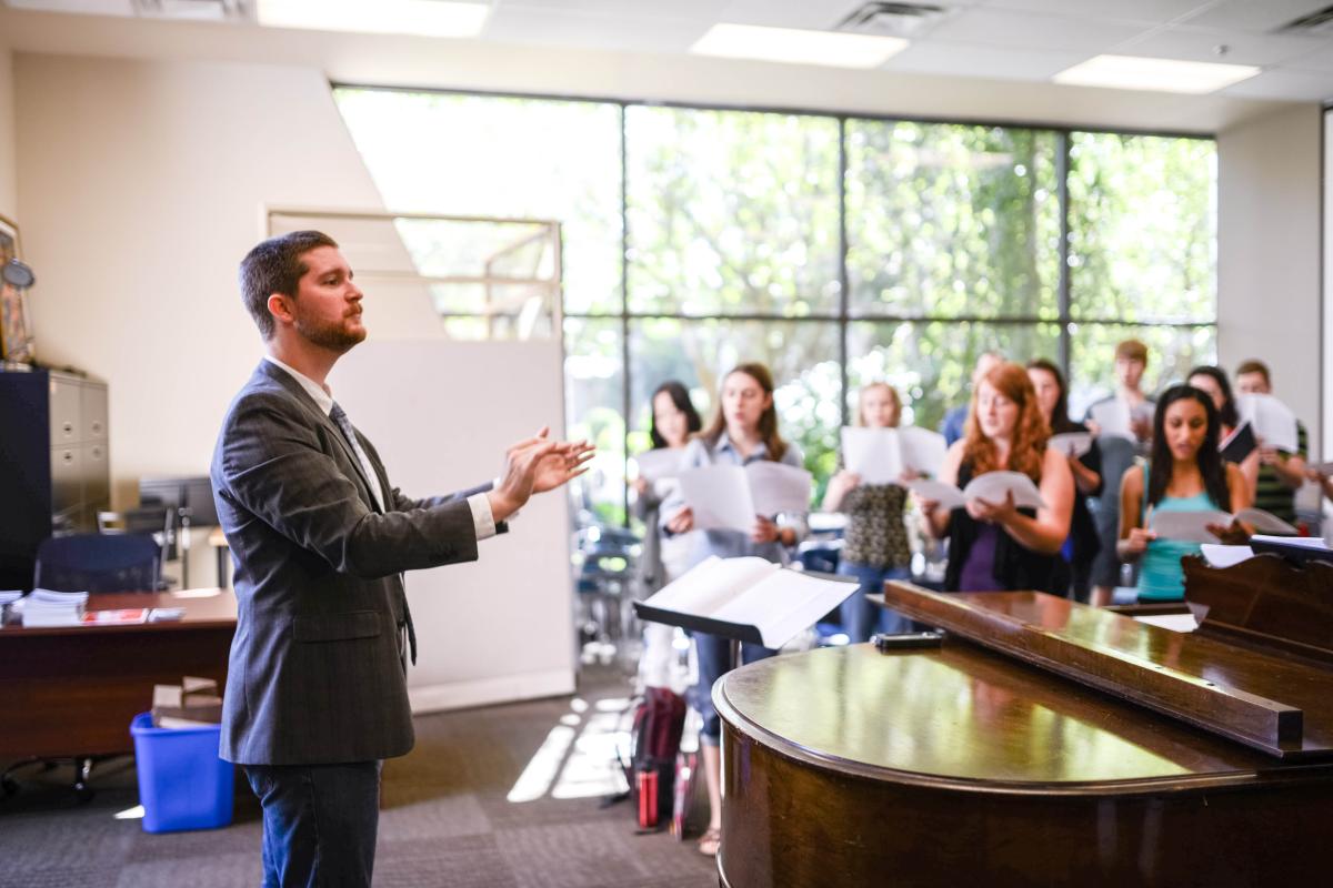 SAMC’s new Choral Director debuts with an evening of harmony and light ...